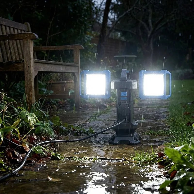 Duální přenosný LED reflektor se zásuvkou - Solight - 2x30W - 5400lm - 4000K
