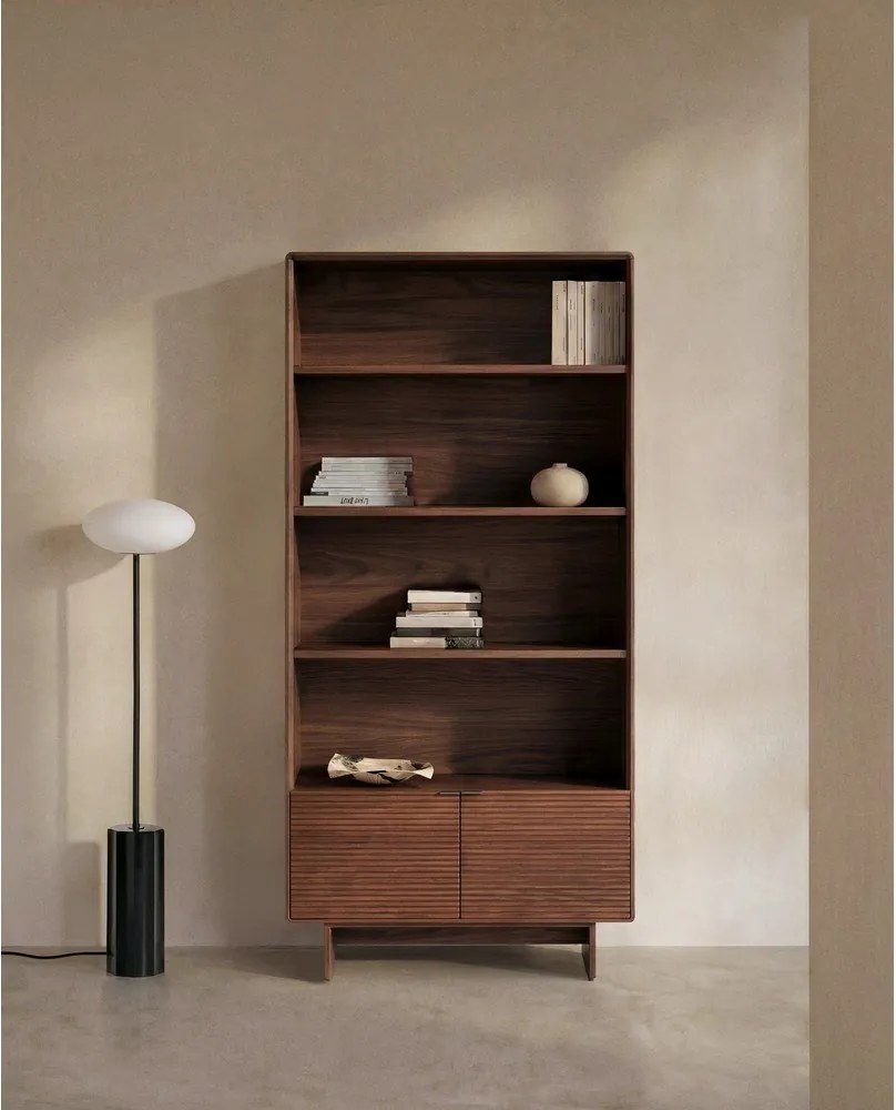 Regál v dekoru ořechu v tmavě přírodní barvě 90x190x35 cm Norlen – Kave Home
