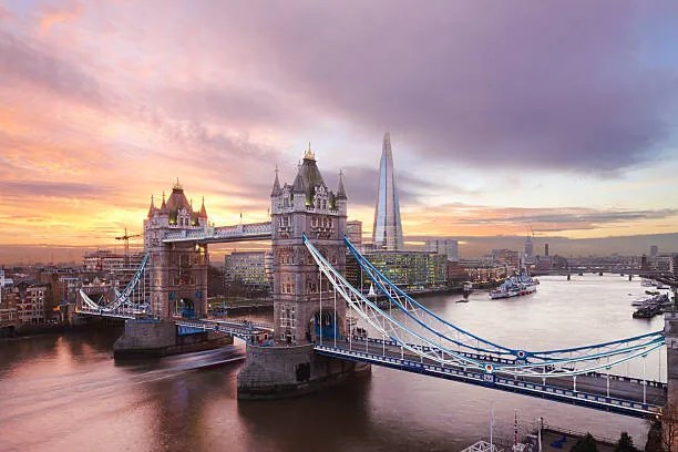 Umělecká fotografie Tower Bridge and The Shard at sunset, London, Laurie Noble, (40 x 26.7 cm)