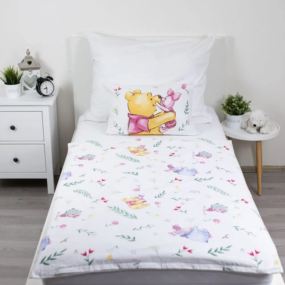 Bavlněné dětské povlečení do postýlky 100x135 cm Winnie the Pooh "Pooh Hugs" – Jerry Fabrics