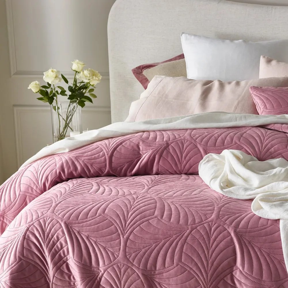 Růžový velurový přehoz na postel <x>Feel 200 x 220 cm