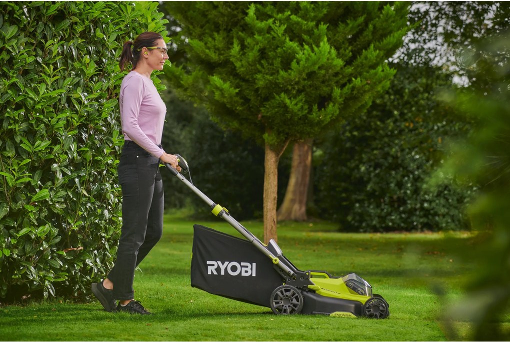 Ryobi RY18LMX40C-240 18V ONE+ Bezuhlíková sekačka na trávu záběr 40cm 2x4.0Ah