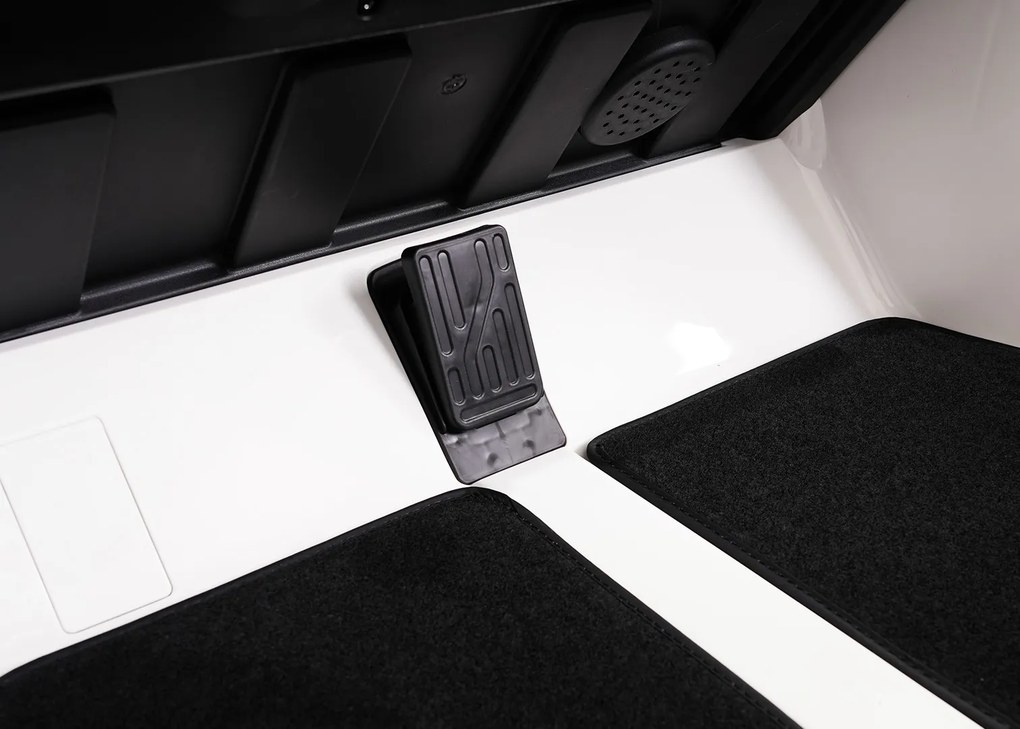 Ramiz Mercedes-Benz GT63 AMG elektrické autíčko pro děti bílé