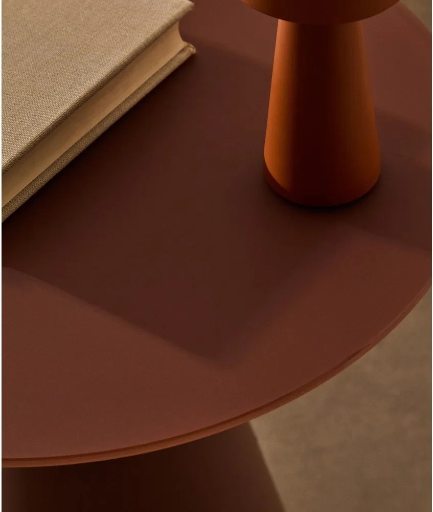 Kulatý odkládací stolek se skleněnou deskou ø 50 cm Wilshire – Kave Home