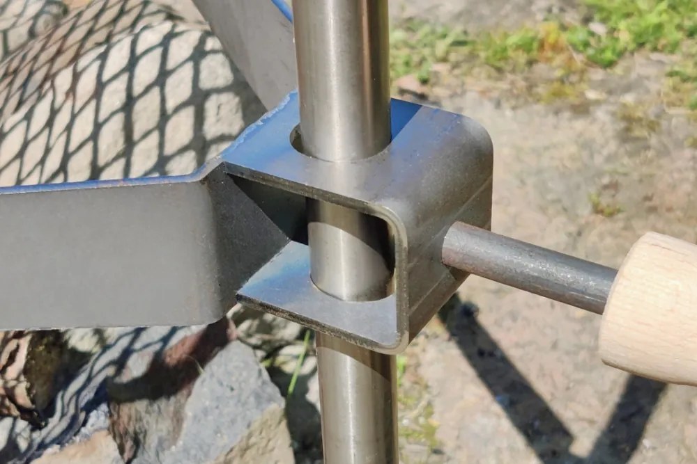 Grilovací rošt NEREZ polohovací Ø 50 cm ✔ Rošt se zemním pouzdrem