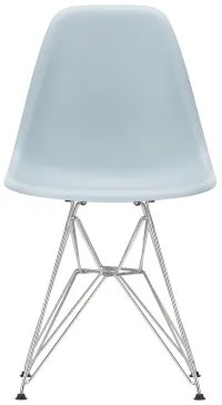 Eames Plastic Chair DSR chrom ledově šedá bílé na koberec Vitra