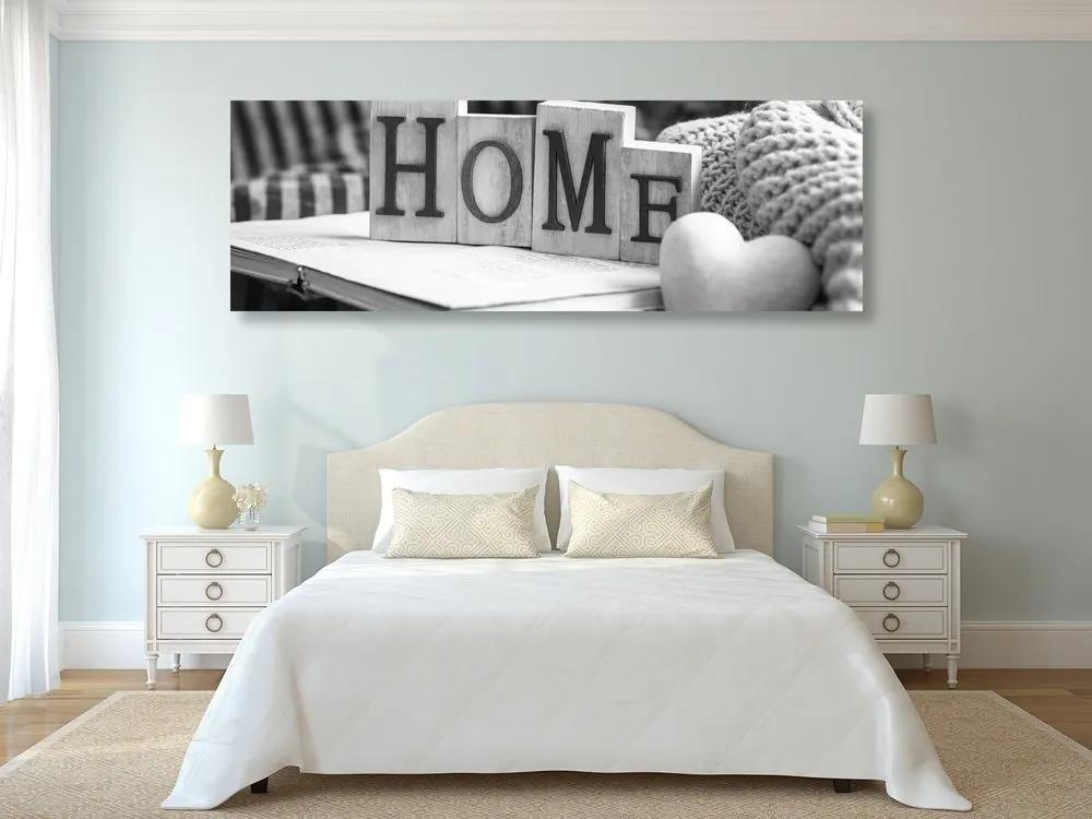 Obraz s nápisem Home a zátiším v černobílém provedení - 120x40 cm