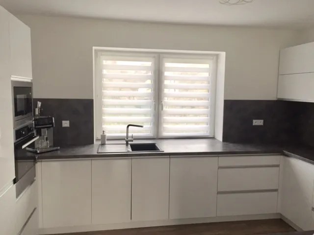 ZEBRA-SHOP Roleta DEN A NOC / MINI / PREMIUM / BÍLÁ / BH 20 Barva mechanizmu: bílá, Výška: 150, Šířka: 74