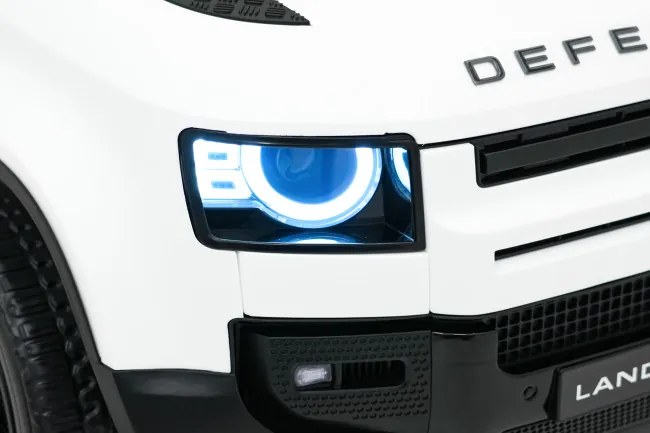 Elektrické autíčko Land Rover Defender bílé