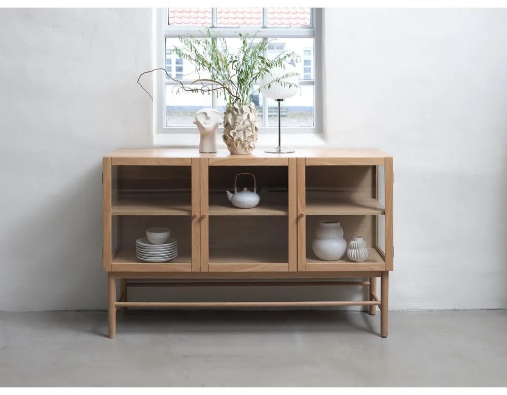 Vitrína z dubového dřeva v přírodní barvě 88x140 cm Elba – Unique Furniture