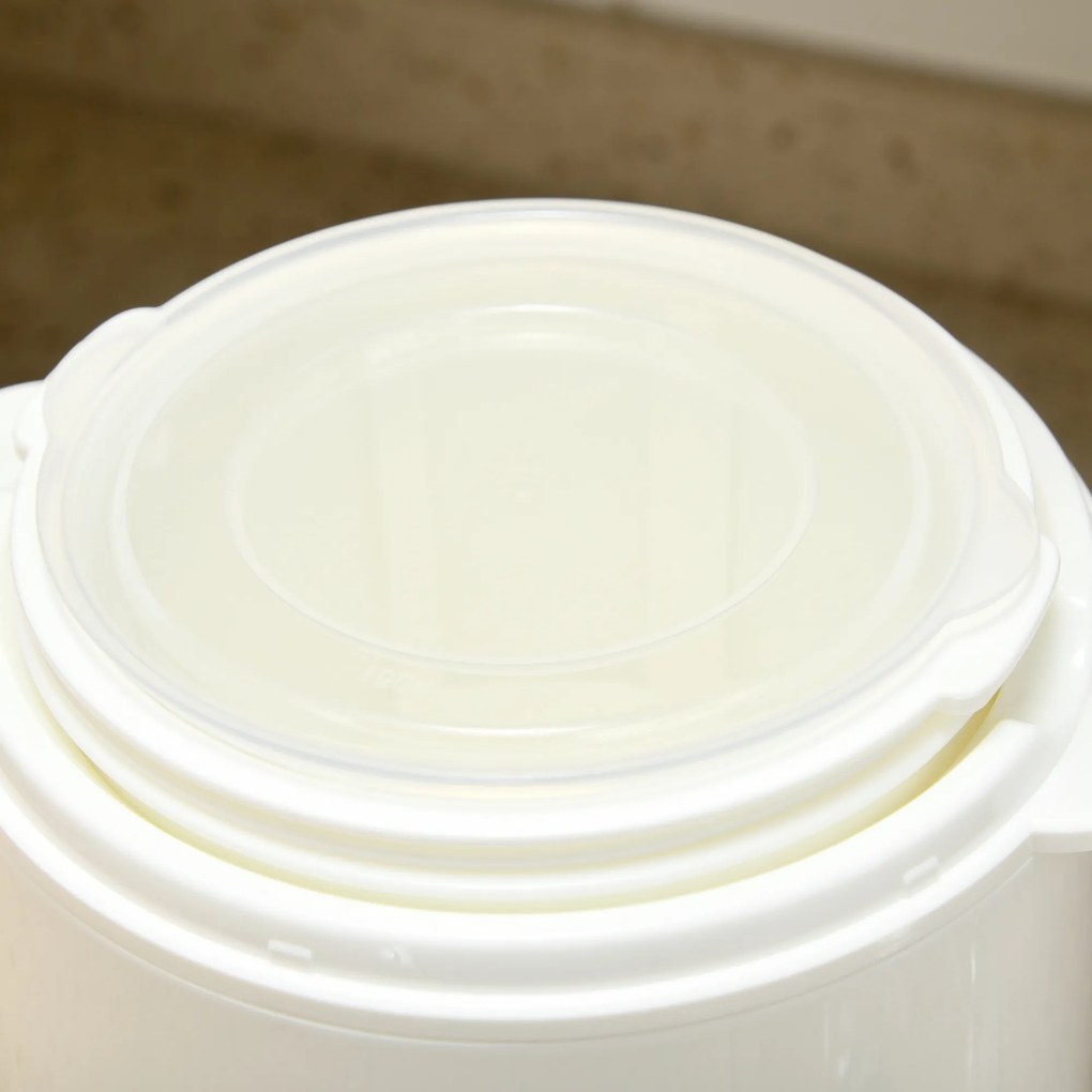 HOMCOM Přístroj na jogurt, 1,5 l jogurtovač s cedníkem, víkem, 20 W jogurtovač pro řecký jogurt, pro 3–5 osob, 19,5x17,5x21,4 cm, bílá
