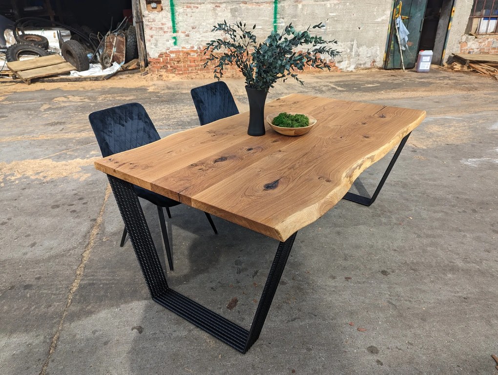 Jídelní stůl z dubového masivu Cronos v industriálním designu Velikost Desky: 1700x900 (mm)