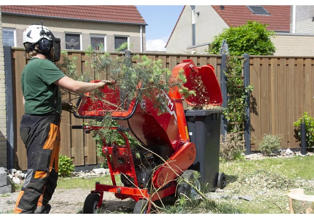 GTM GTS 1300 WDG benzinový drtič dřeva s pojezdem