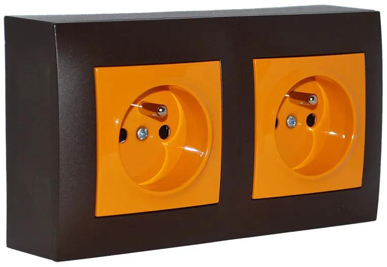Zásuvkový blok nástěnný 2x 250V/16A, clonky, IP20, barva hnědá s víčky v oranžové barvě
