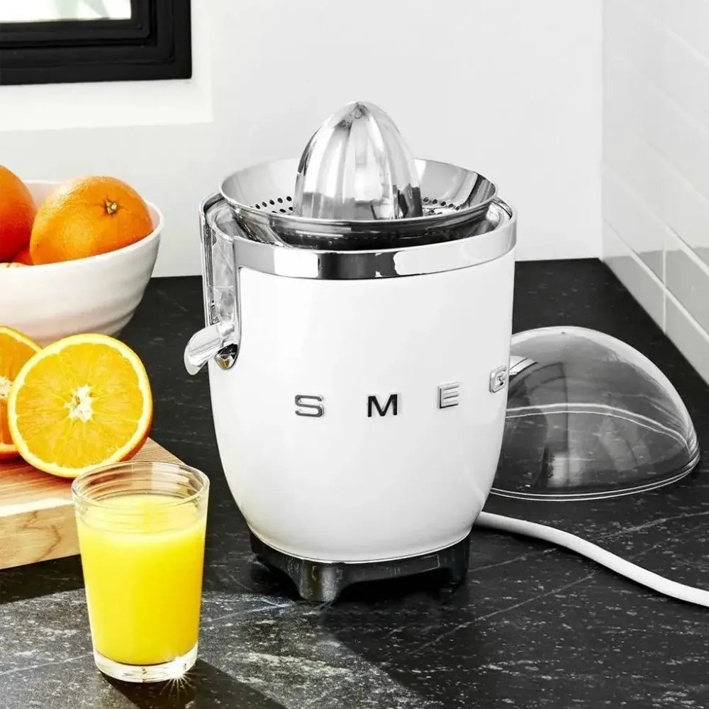 Bílý odšťavňovač 50's Retro Style – SMEG