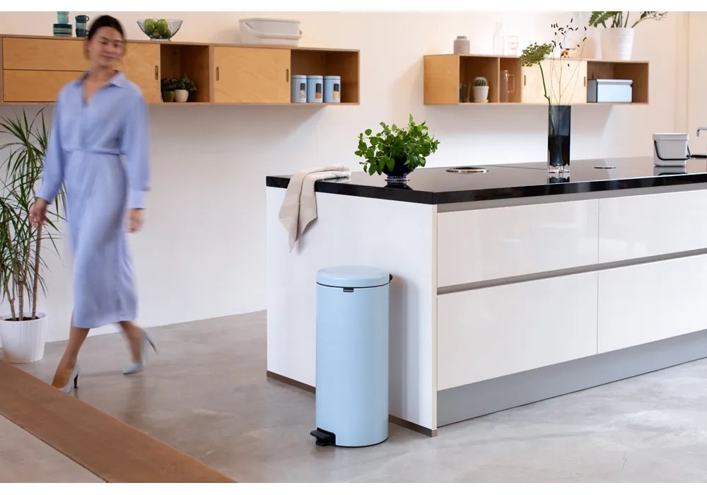 Brabantia Pedálový koš NewIcon 30L světle modrá