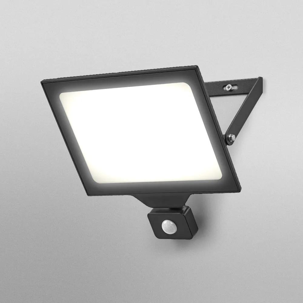 LED reflektor se senzorem IP44 ESSENTIAL 100 W, studená bílá