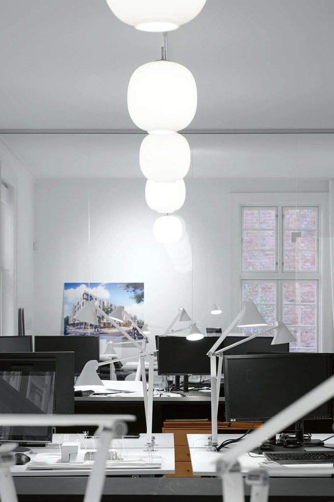 Lampa na pracovní stůl NJP LED 2700 K s nástavcem na desku, průměr 40 cm bílá