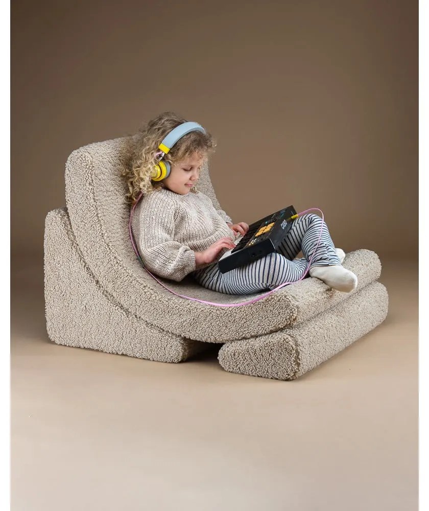 Světle hnědé dětské křesílko z textilie bouclé Moon – Wigiwama