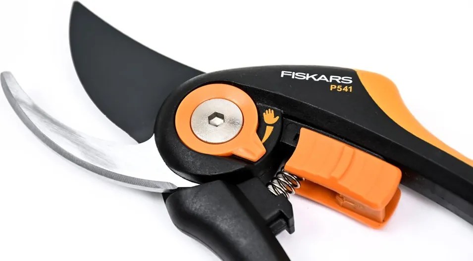 Ruční zahradní nůžky Fiskars Plus™ Smartfit P541 1057169