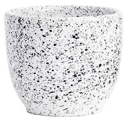 Bílo-černý kameninový šálek ÅOOMI Mess, 250 ml