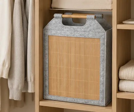 koš na prádlo, objem 23 l, bez víka, přenosný, plsť/bambus, 42x38x14 cm, šedá/přírodní, Dekorino KP20260004