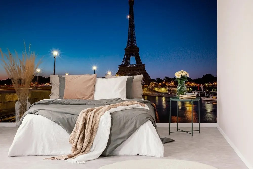Samolepící fototapeta Eiffelova věž v noci - 300x200 cm