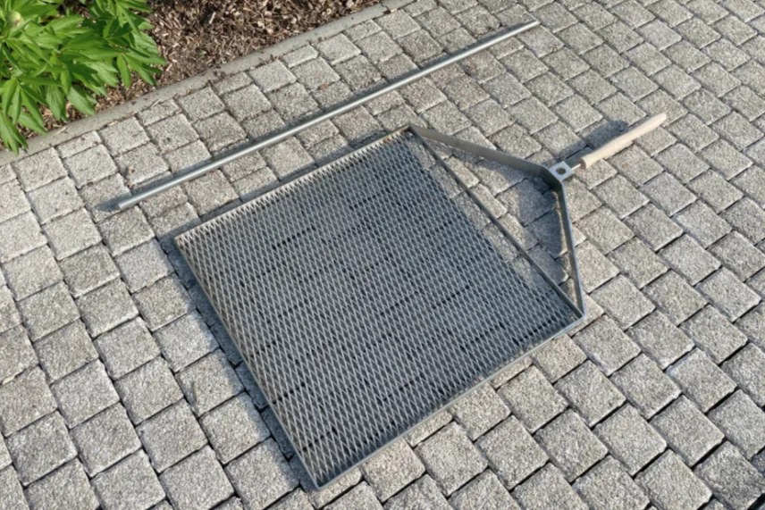 Grilovací rošt NEREZ polohovací 60 x 60 cm ✔ Rošt se zemním pouzdrem