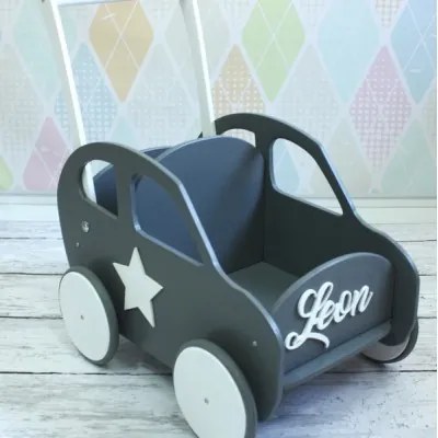 Dřevěný vozík / auto se jménem - Různé barvy  2028