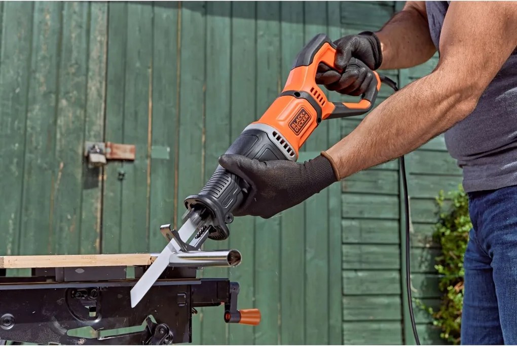 Mečová pila Black+Decker BES301K-QS, 750W