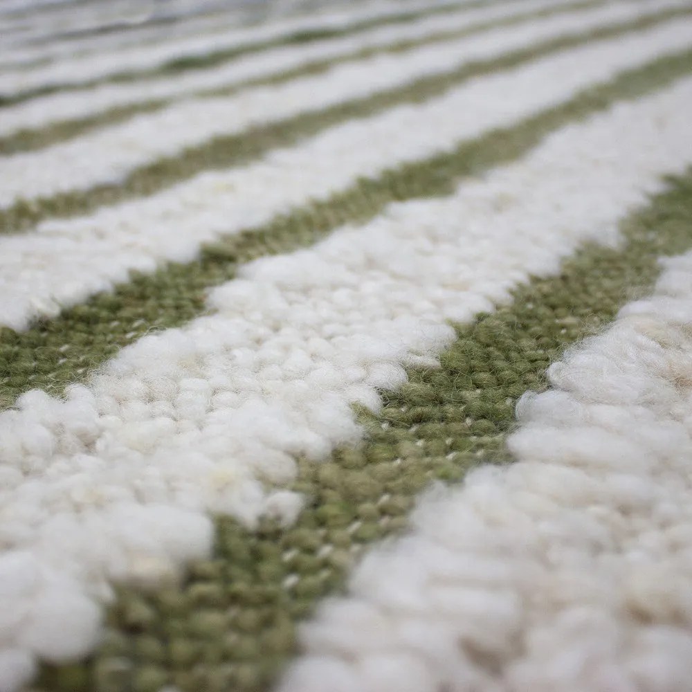 Zelený ručně tkaný koberec s příměsí vlny 140x200 cm Boucle Frame – Flair Rugs