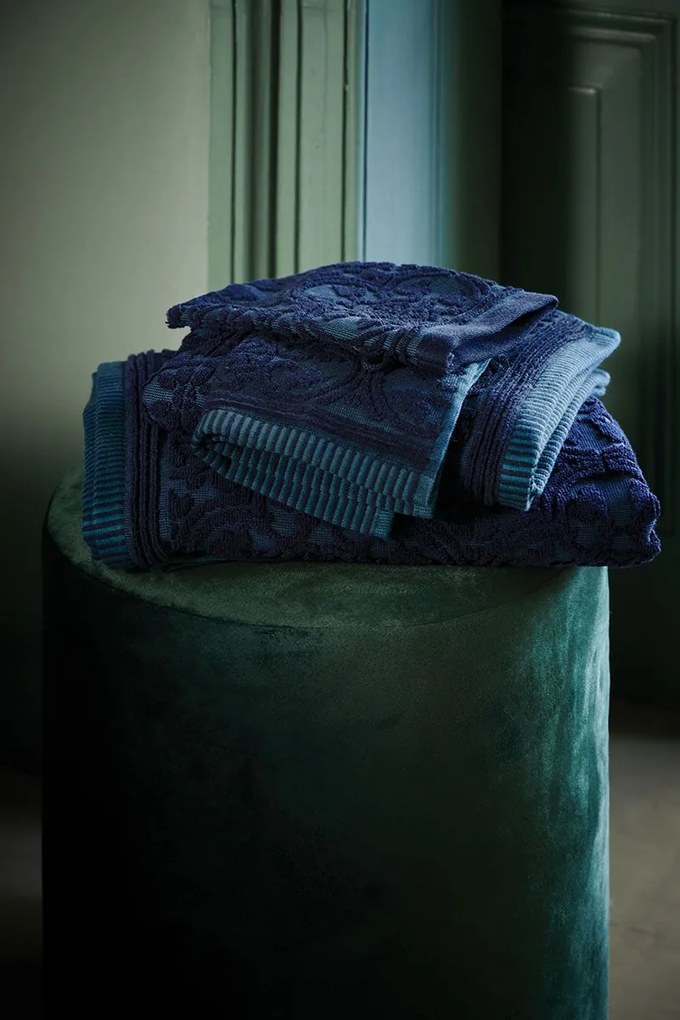 Pip Studio ručníky z bavlněného froté Tile de Pip, tmavě modré (Luxusní ručníky z bavlněného froté v designu Tile de Pip v tmavě modré barvě )