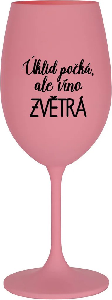 ÚKLID POČKÁ, ALE VÍNO ZVĚTRÁ - růžová sklenice na víno 350 ml