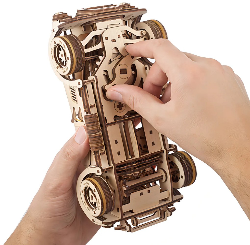 Ugears 3D dřevěné mechanické puzzle Driftující závoďák Cobra
