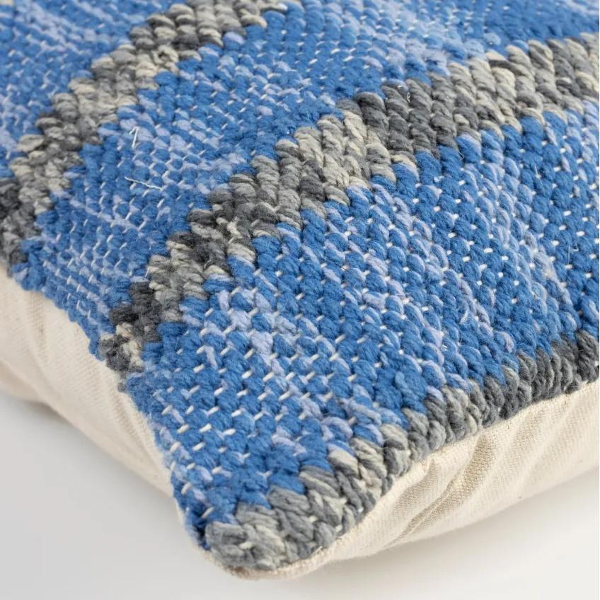 OnaDnes -20% Modrý bavlněný polštář DUTCHBONE HAMPTON 30 x 60 cm