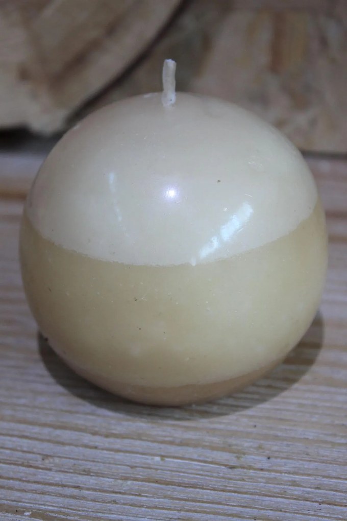Krémová voňavá svíčka ve tvaru koule 9cm