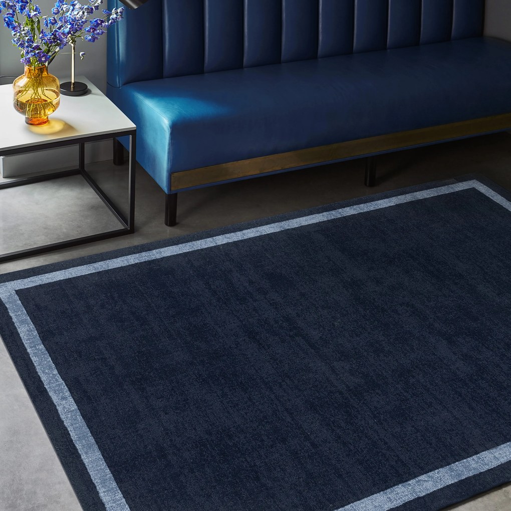 Tribeca Design Kusový koberec Buster Border Navy Rozměry: 68x240 cm