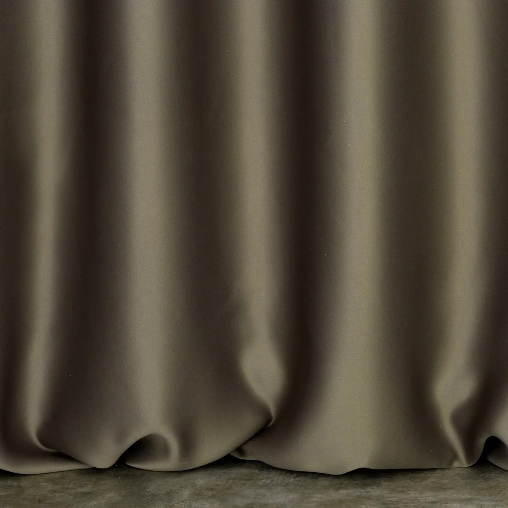 ZATEMŇOVACÍ ZÁVĚS NA KROUŽCÍCH HARMONY 140X250 CM HNĚDÁ