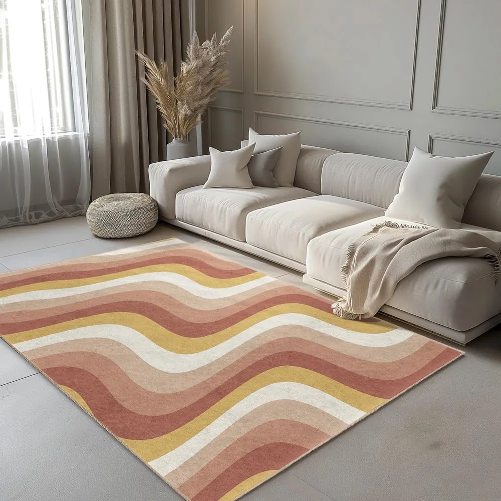 Okrově žlutý/starorůžový pratelný koberec 60x100 cm Creamy Strawberry Swirl – Mila Home