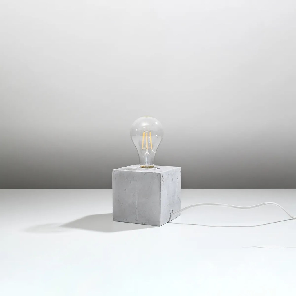 Stolní lampa Ariz, betonové tělo svítidla