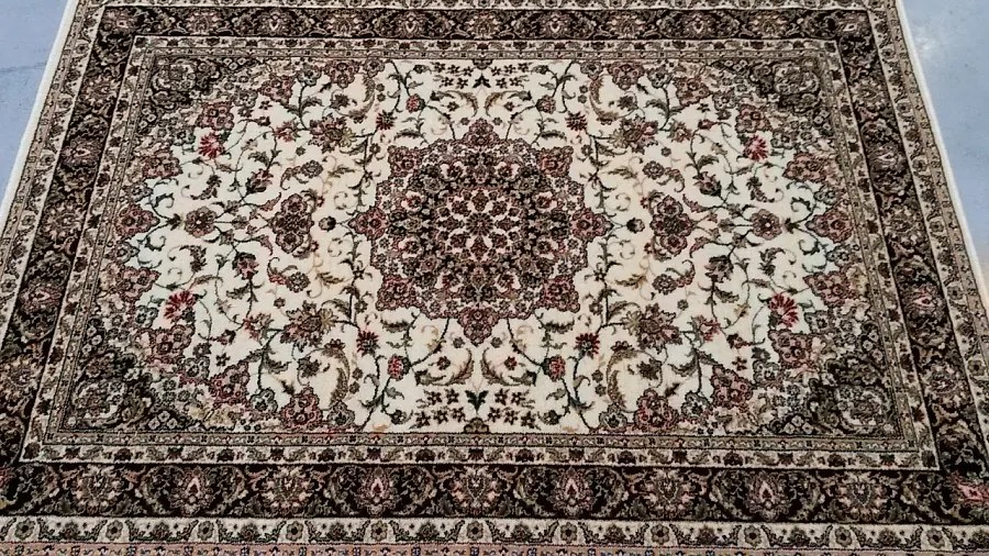 Klasický vlněný koberec MOLDAVA medailon krém 170x240
