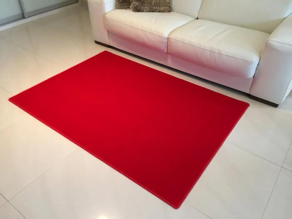 Kusový červený koberec Eton 1 m2 s obšitím