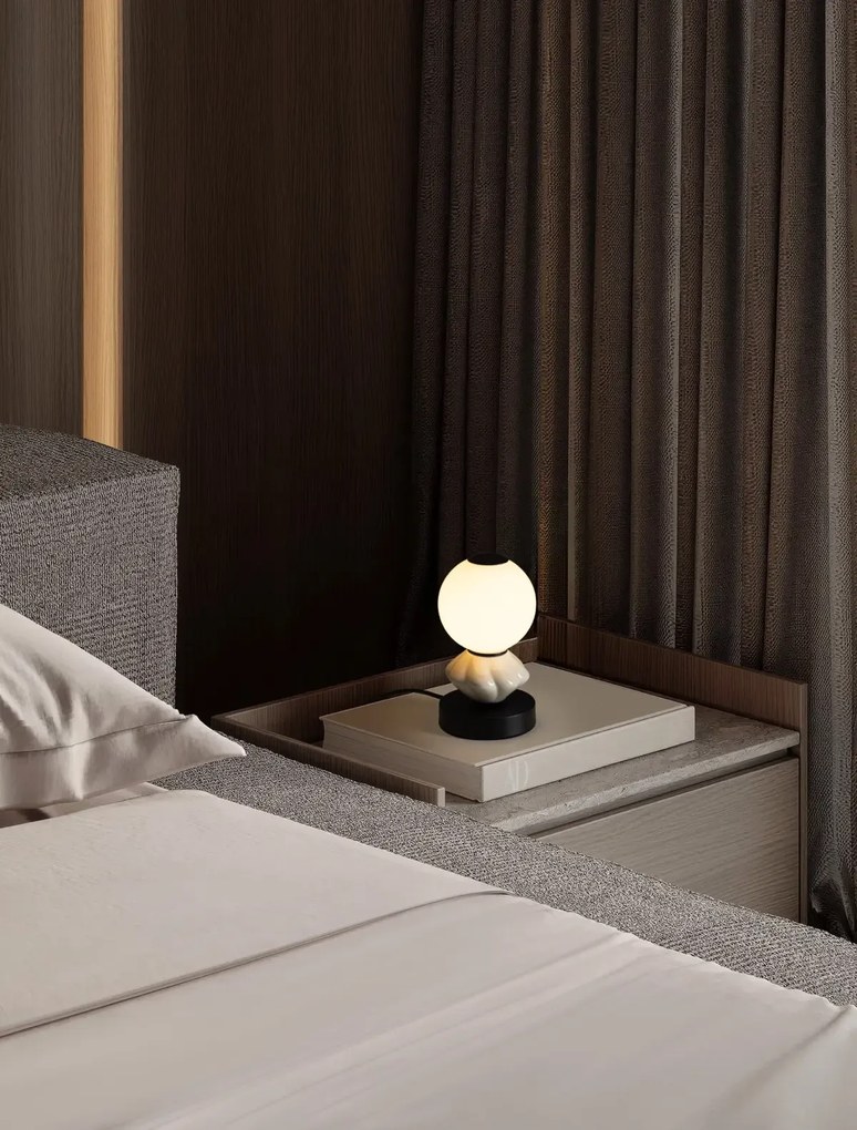 Designová stolní lampa Pallina A