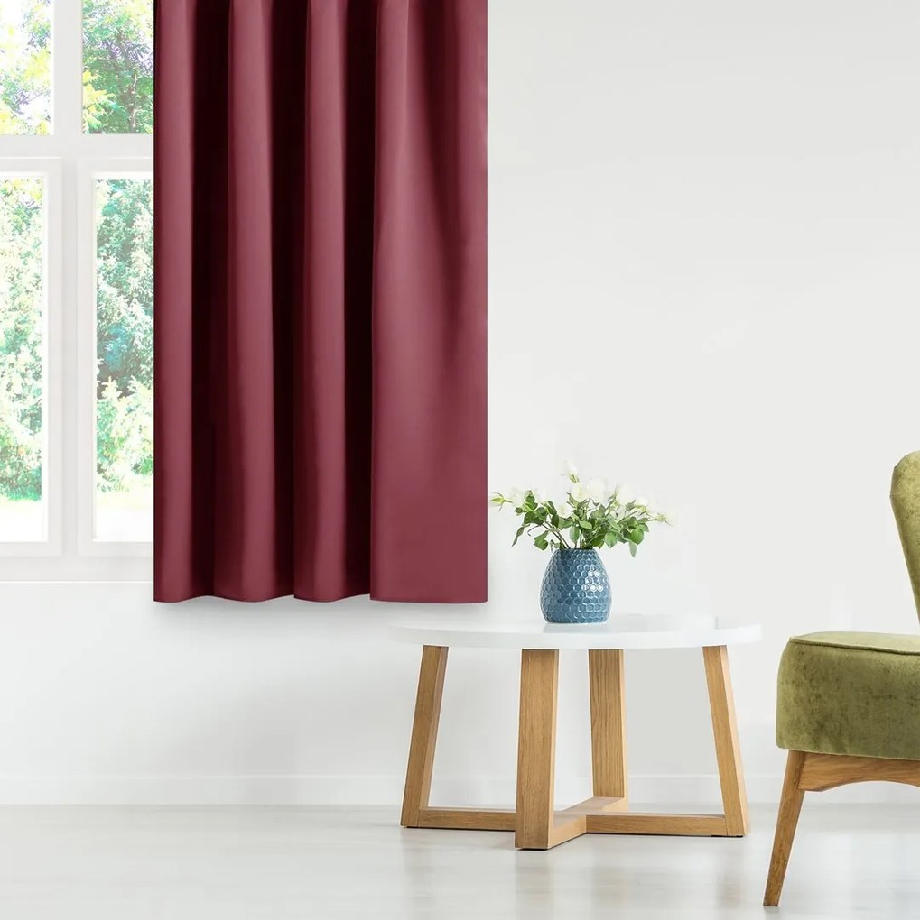 Závěs AmeliaHome Blackout s průchodkami 140x270 cm vínový