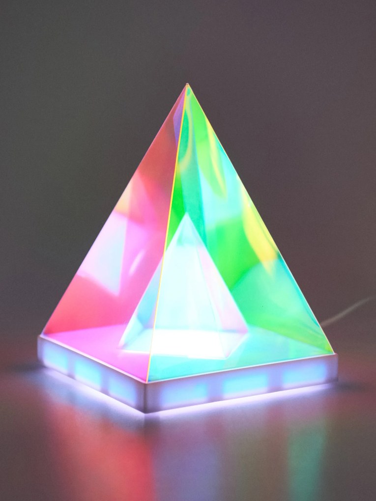 Sinsay - Dekorativní LED lampička ve tvaru pyramidy - vícebarevná