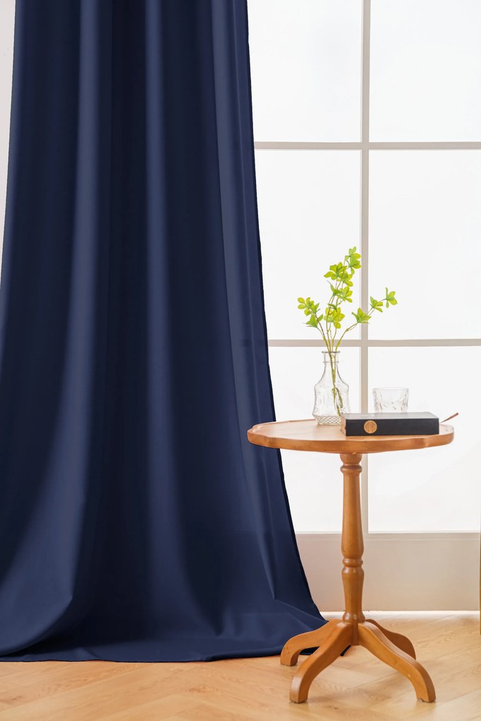 Tmavě modrý závěs OXFORD LIGHT 140x250 cm Zavěšení: Kovové kroužky