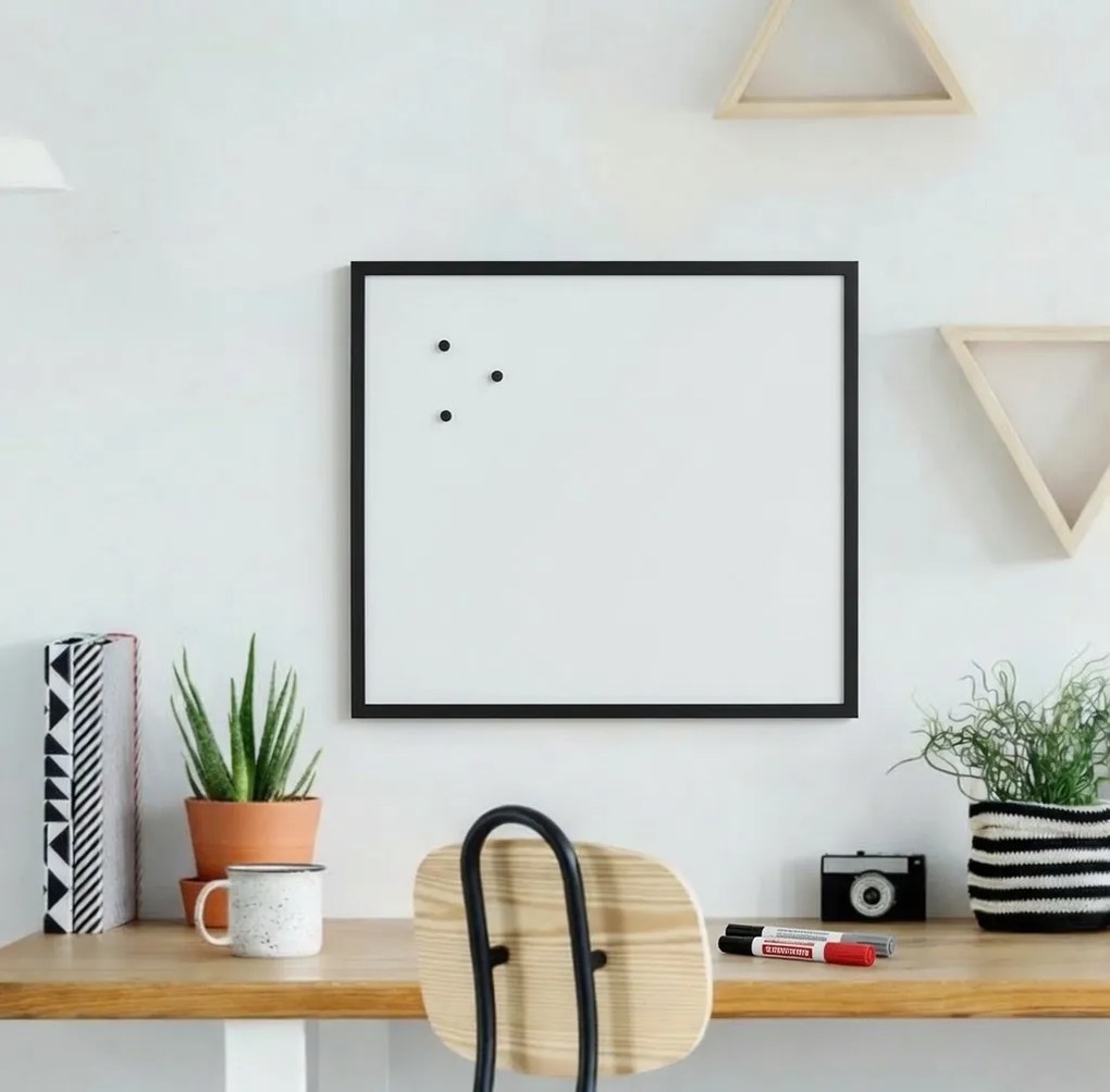 Toptabule.sk Bílá magnetická tabule v černém dřevěném rámu COLOR 100×150 cm