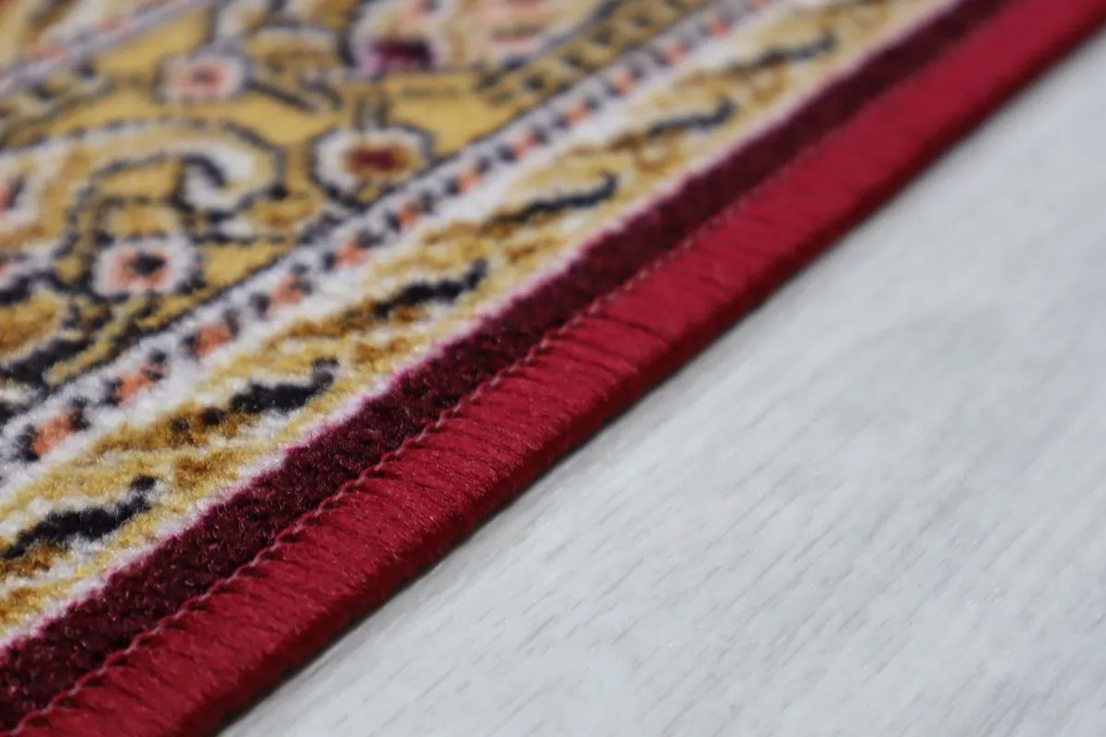 Associated Weavers, Protiskluzový běhoun na míru Inca 11, šíře 80 cm, červená, chodba / předsíň