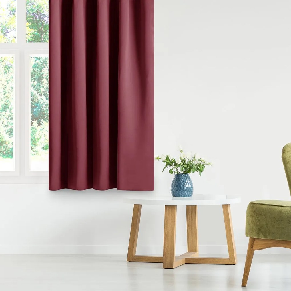 Závěs AmeliaHome Blackout s průchodkami 140x245 vínový