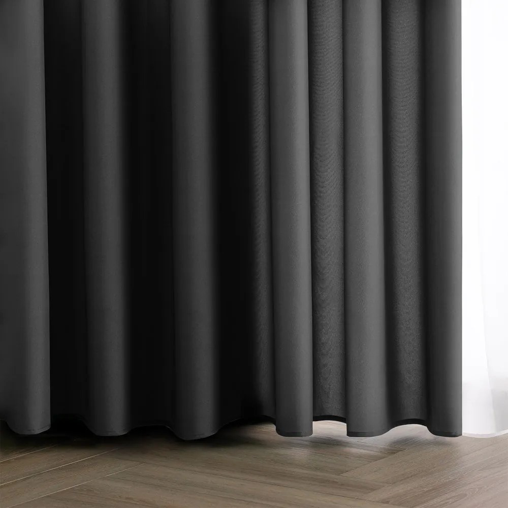 Antracitový dimout závěs 140x270 cm Carli – Restilo